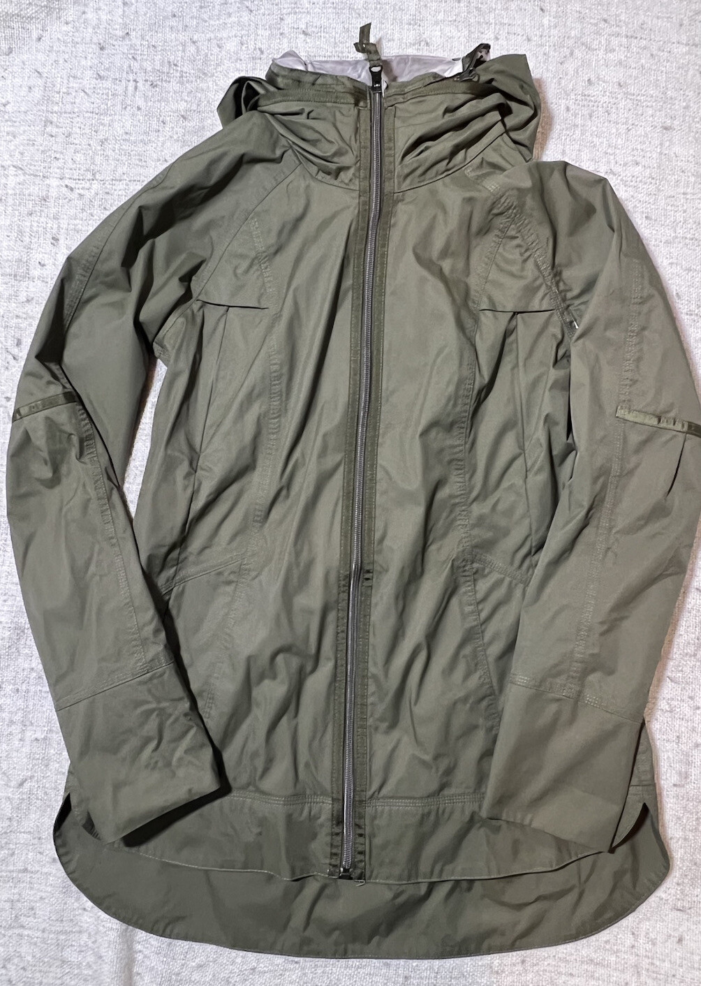 Lululemon Size 4 Fo Drizzle Rain Supreme Jacket - Fatigue Green | eBay