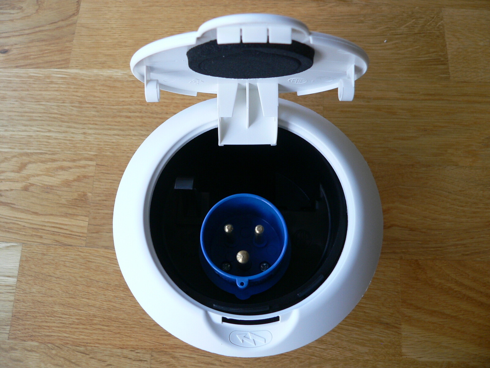 White FAP round flap 230v electric inlet for caravan motorhome horse ...