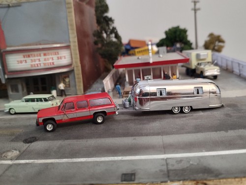 1/87 Ho Scale Vehicles Custom Chevy Suburban Truck W/ Airstream Trailer ...