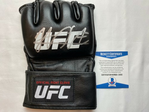 KHABIB NURMAGOMEDOV SIGNED OFFICIAL UFC FIGHT GLOVE EAGLE BECKETT BAS ...