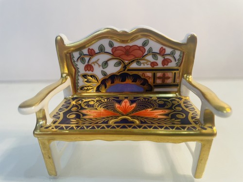 Royal Crown Derby Hand Painted Mini Garden Bench Paperweight Figurine ...