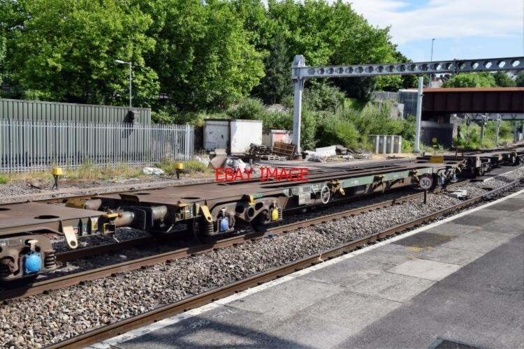 PHOTO FSA-O OUTER CONTAINER FLAT WAGON NO 608523 OF FREIGHTLINER AT ...