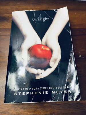 The Twilight Saga Series Book Movie Twilight by Stephenie Meyer 2006 ...