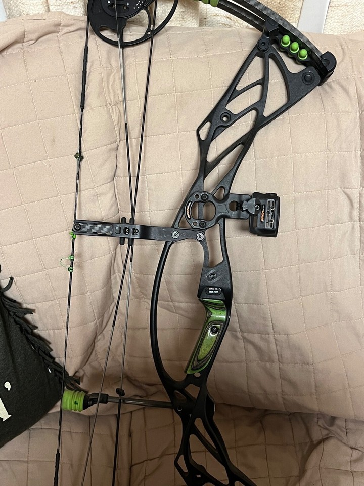 Black Hoyt Defiant compound bow 60lb draw weight, | eBay