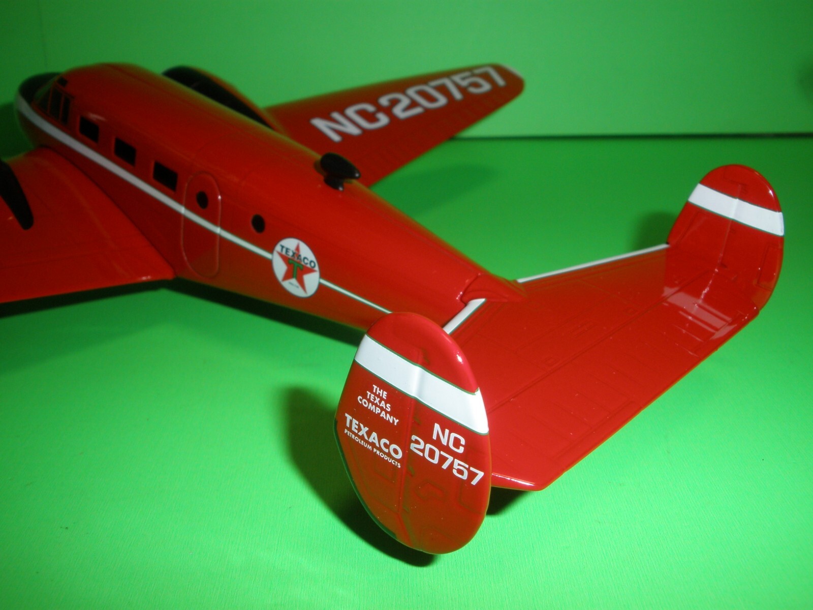 #22 IN SERIES WINGS OF TEXACO 1945 BEECHCRAFT MODEL 18 DIECAST AIRPLANE ...
