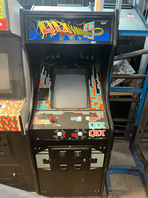 Qix Cabinet