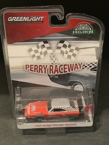 Greenlight 1/64 GREEN MACHINE Perry Raceway 1969 Dodge Charger Daytona ...