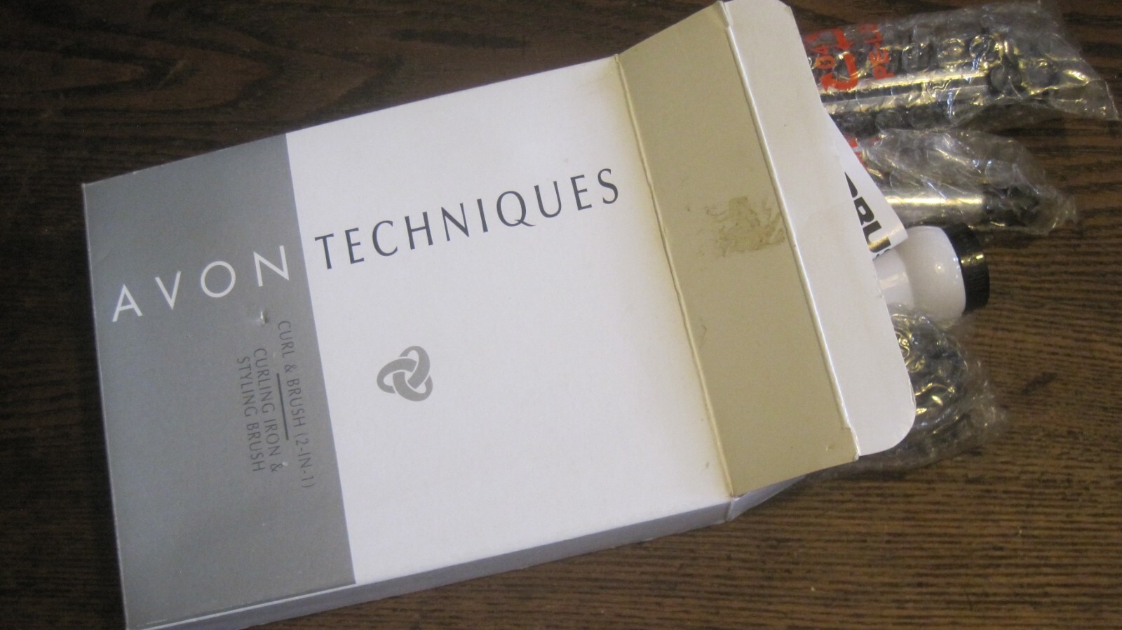 NOS Avon Techniques Curl & Brush 2-in-1 Curling Iron & Styling Brush W ...