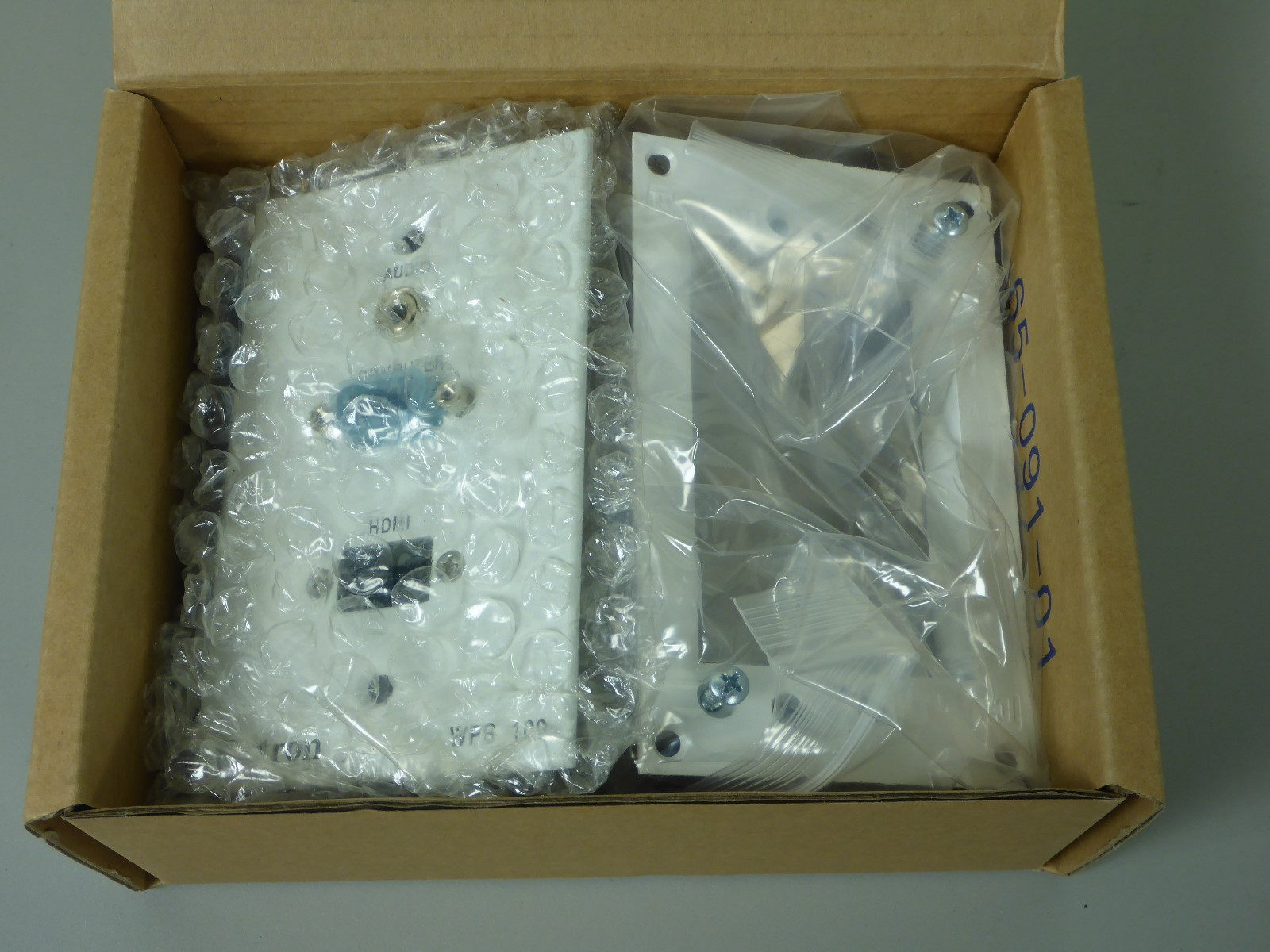 Extron 60-1371-21 WPB 109 White One-Gang WPB - Wallplate for HDMI, VGA ...