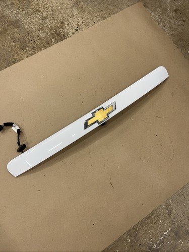 2017-2020 CHEVROLET TRAX REAR LIFTGATE TRIM W/ CAMERA OEM WHITE | eBay