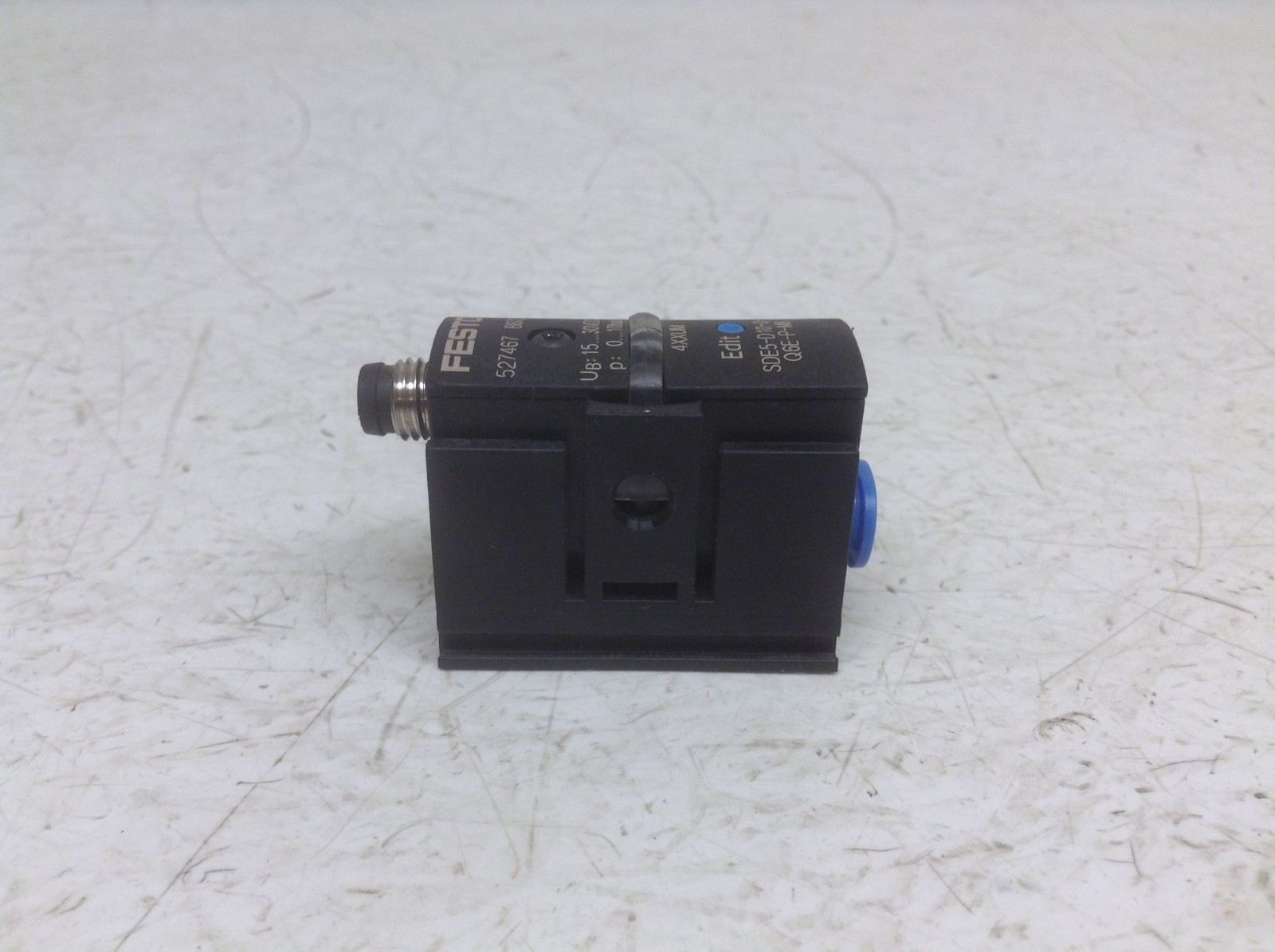 Festo Pneumatic SDE5-D10-O-Q6E-P-M8 Pressure Sensor 15-30 VDC 527467 ...