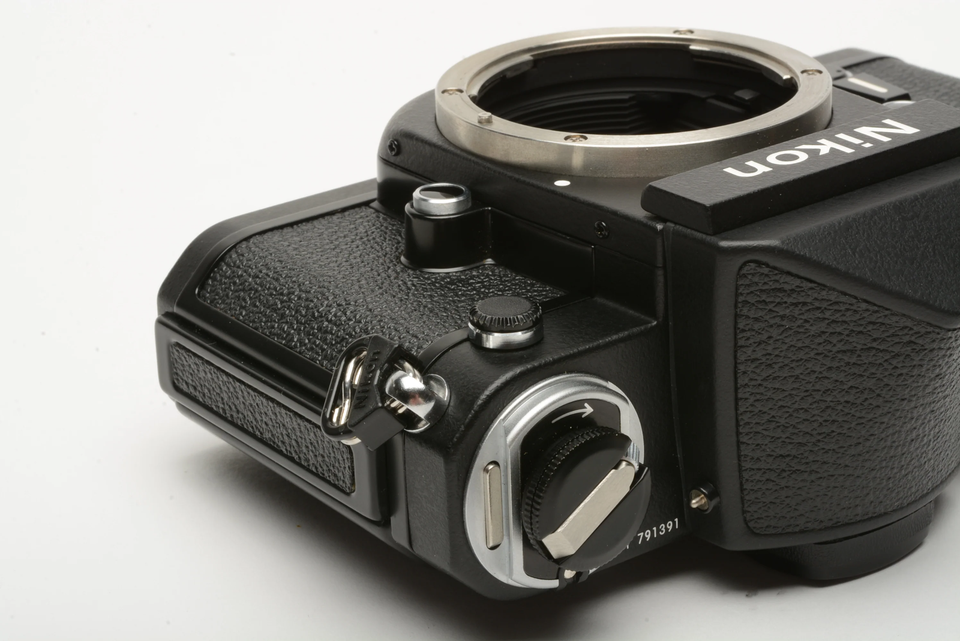 Nikon F2T Titan w/DE-1 type 4 prism, "J" screen, MINT condition, wow ...