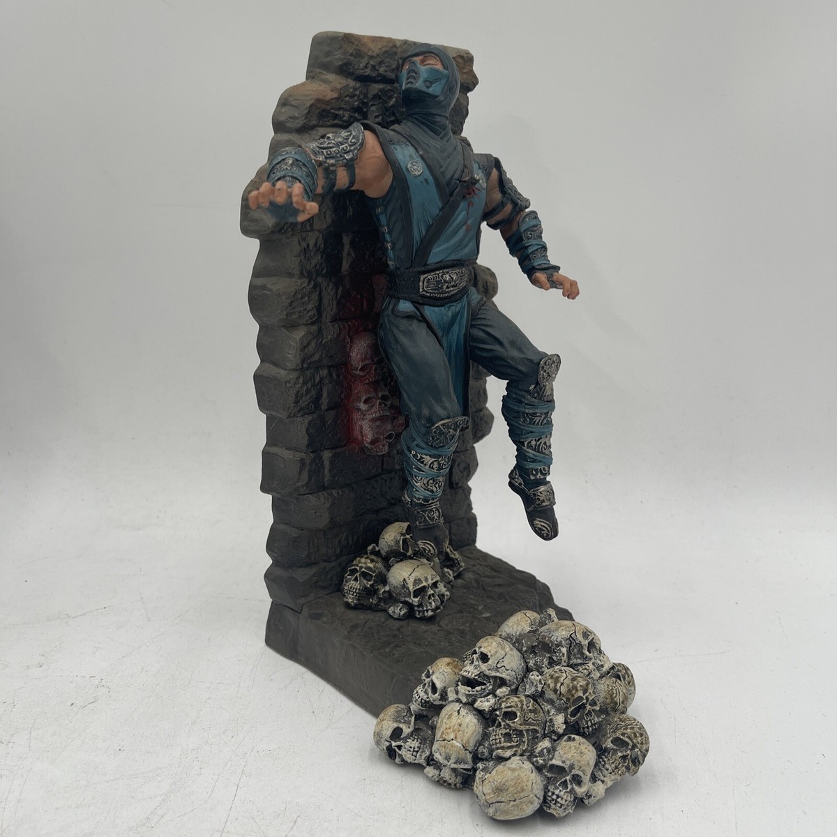 Mortal Combat Scorpion and Sub-Zero Book Ends | eBay Mortal Combat Scorpion and Sub-Zero Book Ends | eBay