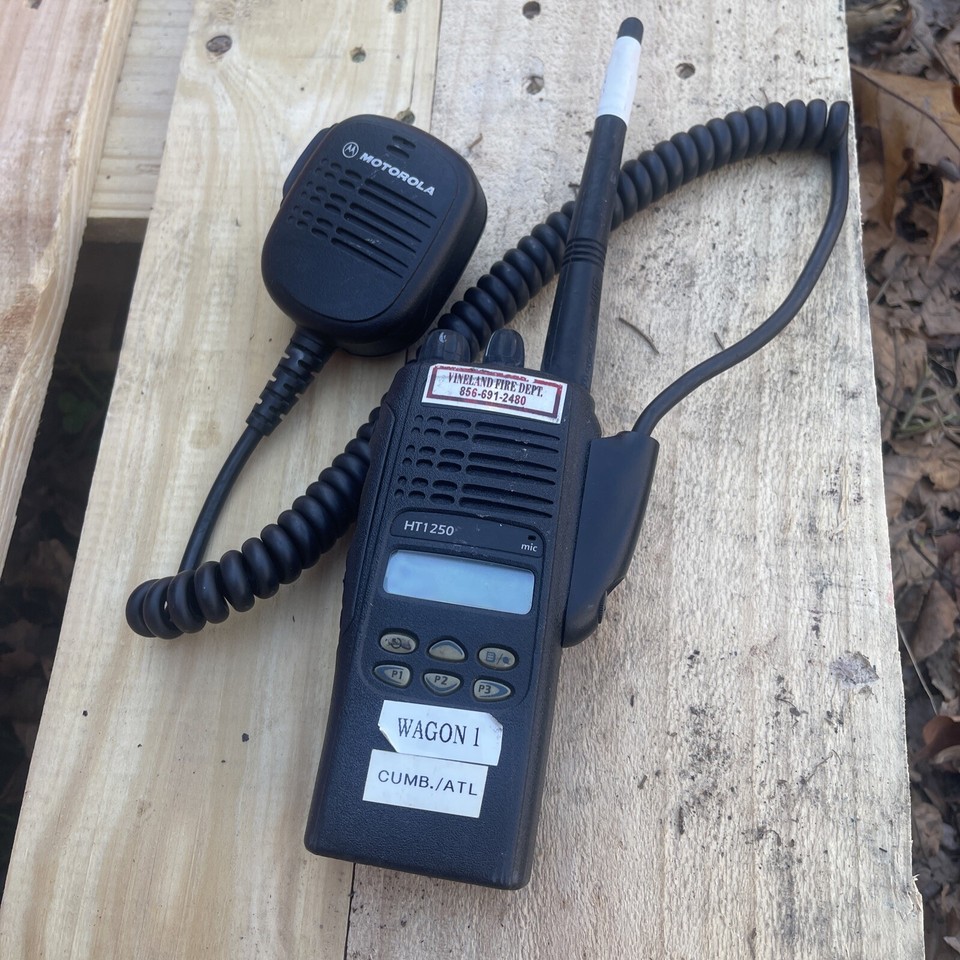 MOTOROLA HT1250 VHF 136-174MHz Police Fire Two-Way Radio AAH25KDF9AA5AN ...