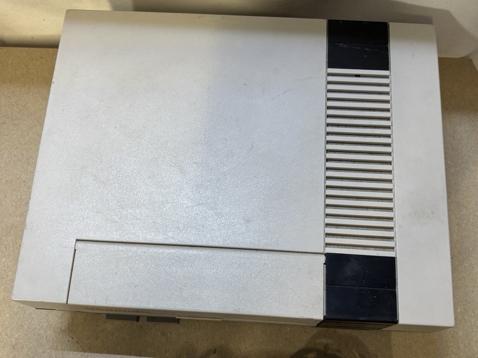 Original Nintendo NES Console/ NES-001 w Power Cord & 1 Controller ...