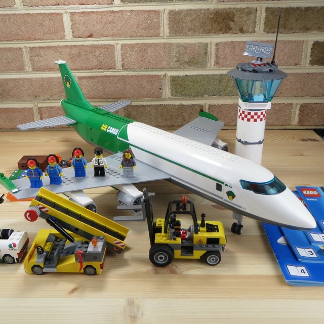 Lego City Airport Cargo Terminal 60022 Set W Plane