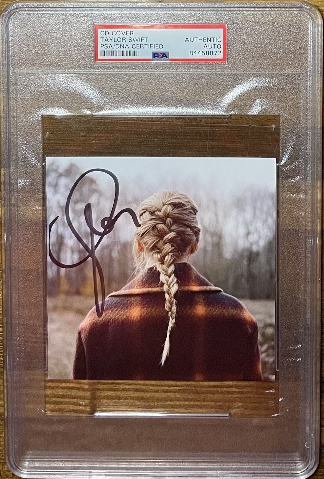 Taylor Swift Autographed Memorabilia | Signed Photo, Jersey ...