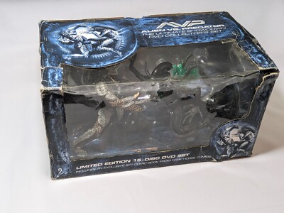 AVP Alien vs Predator The Ultimate Showdown 15 Disc DVD Collector Set ...
