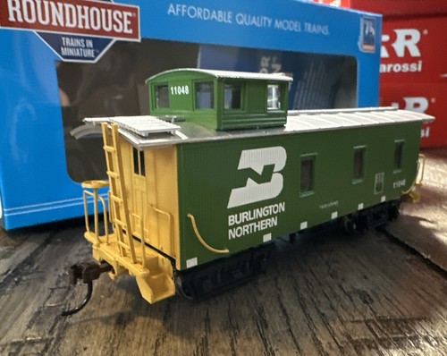 Athearn RND HO Scale RND11714 3 Window Std Wood Caboose BN #11048 RTR ...