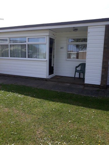 Hemsby Holiday Chalet to Let in Hemsby Norfolk- Dog Friendly Late ...