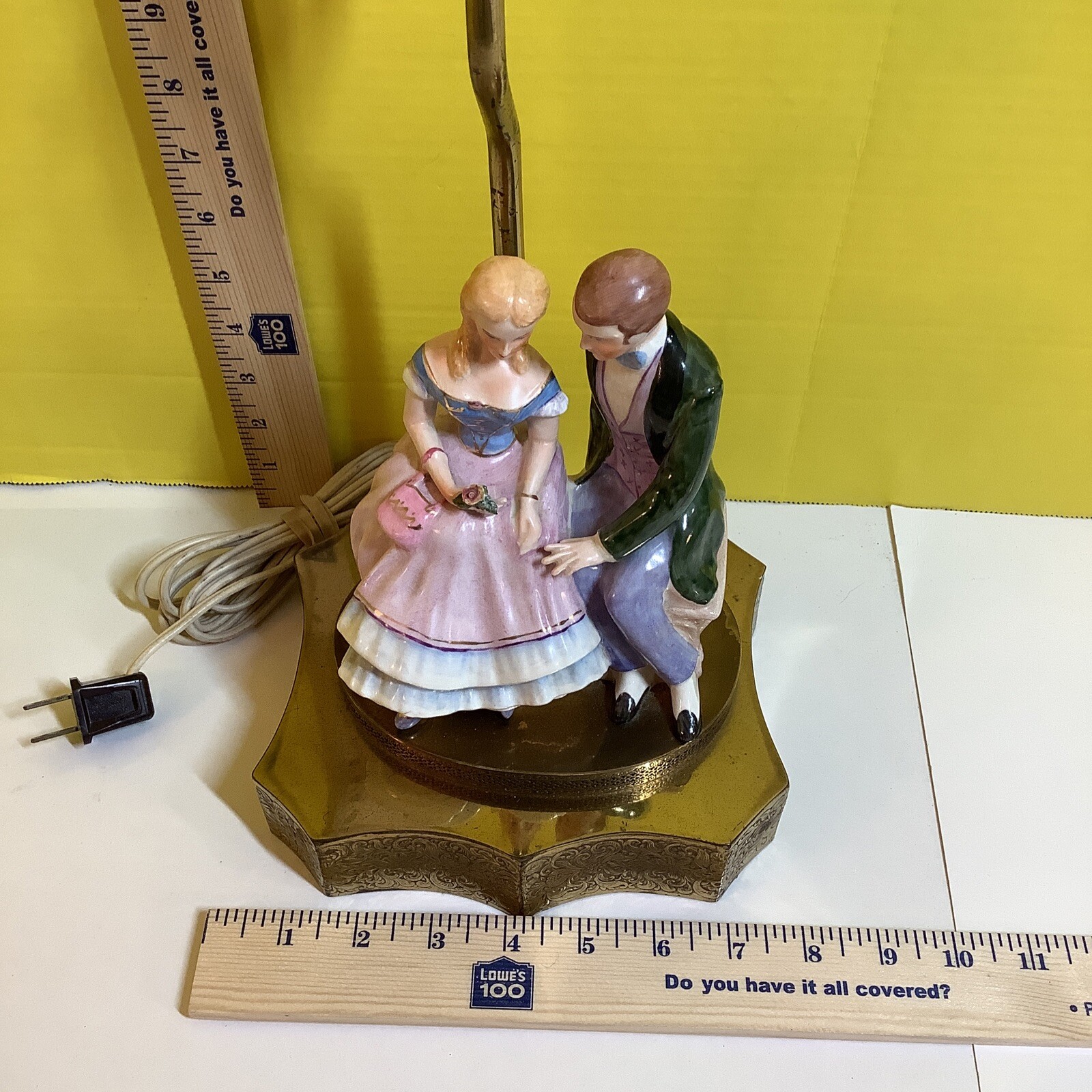 ANTIQUE VINTAGE PORCELAIN MAN & WOMAN FIGURE BRASS BASE TABLE ELECTRIC ...