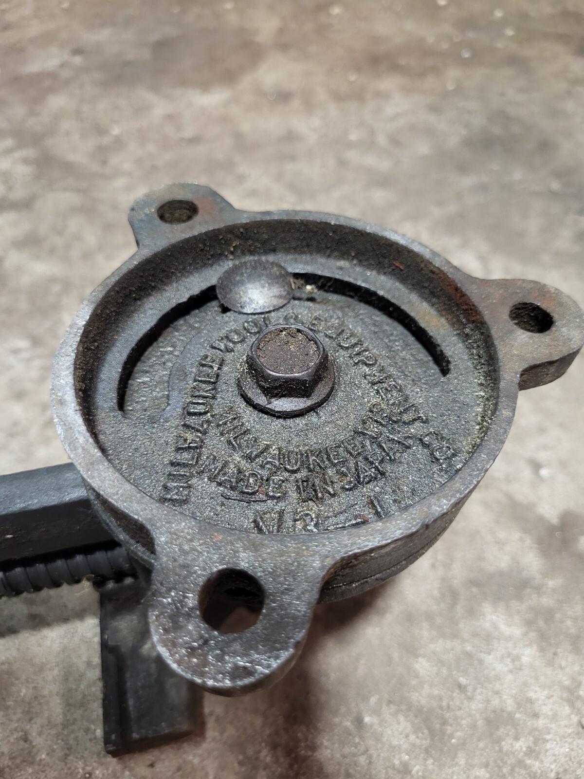 Milwaukee Tool Co. Swivel Base Bench Vise w/ 3-1/2" Jaw Width, Anvil ...