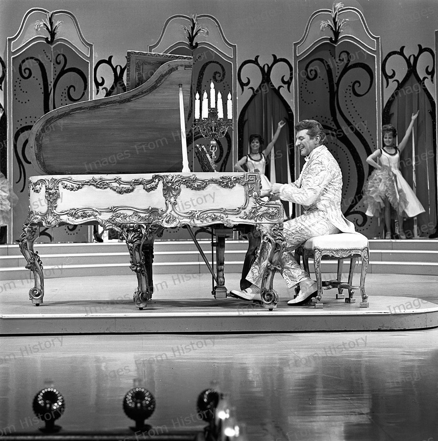 8x10 Print Liberace James Cashman Performing on Stage #2016136 | eBay