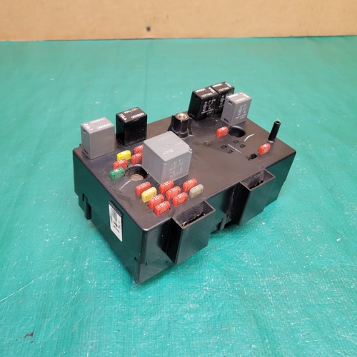 2004-2006 Saturn Vue Interior Fuse Relay Junction Block Box Panel OEM ...