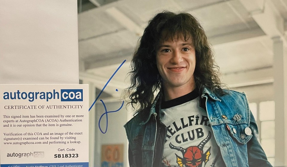 JOSEPH QUINN signed Autogramm 20x25cm STRANGER THINGS in Person ...