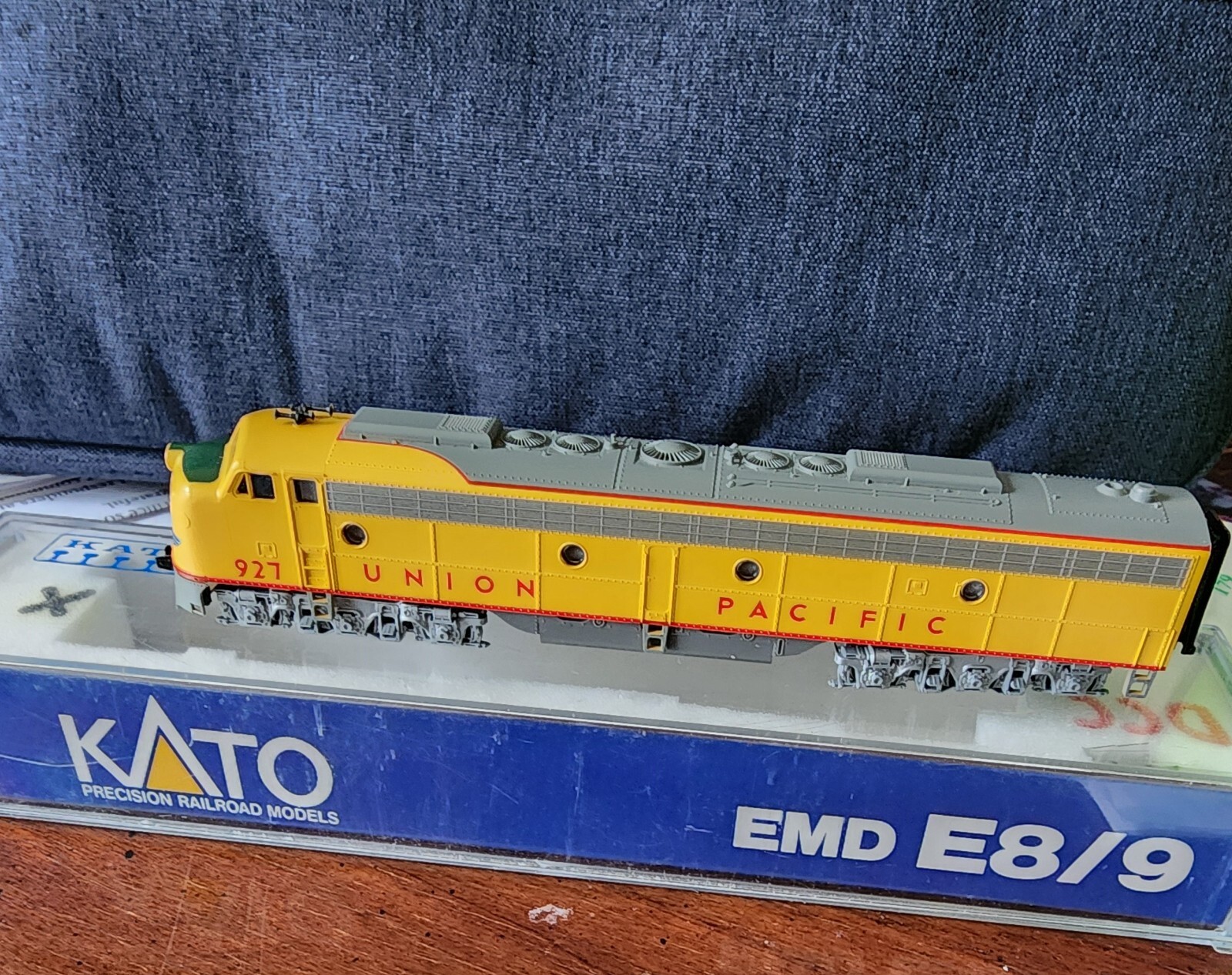 n scale KATO Union Pacific Diesel Locomotive E8/9A #927 176-263 | eBay