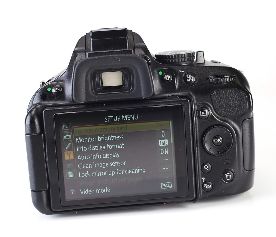 Nikon D5200 Camera & AF-S 18-55mm G II Lens Kit Refurbished +12Month ...