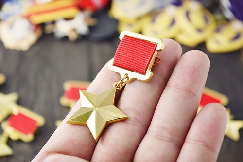 WW2 Russian Hero of the Soviet Union Medal Gold Star Pin Army Award ...