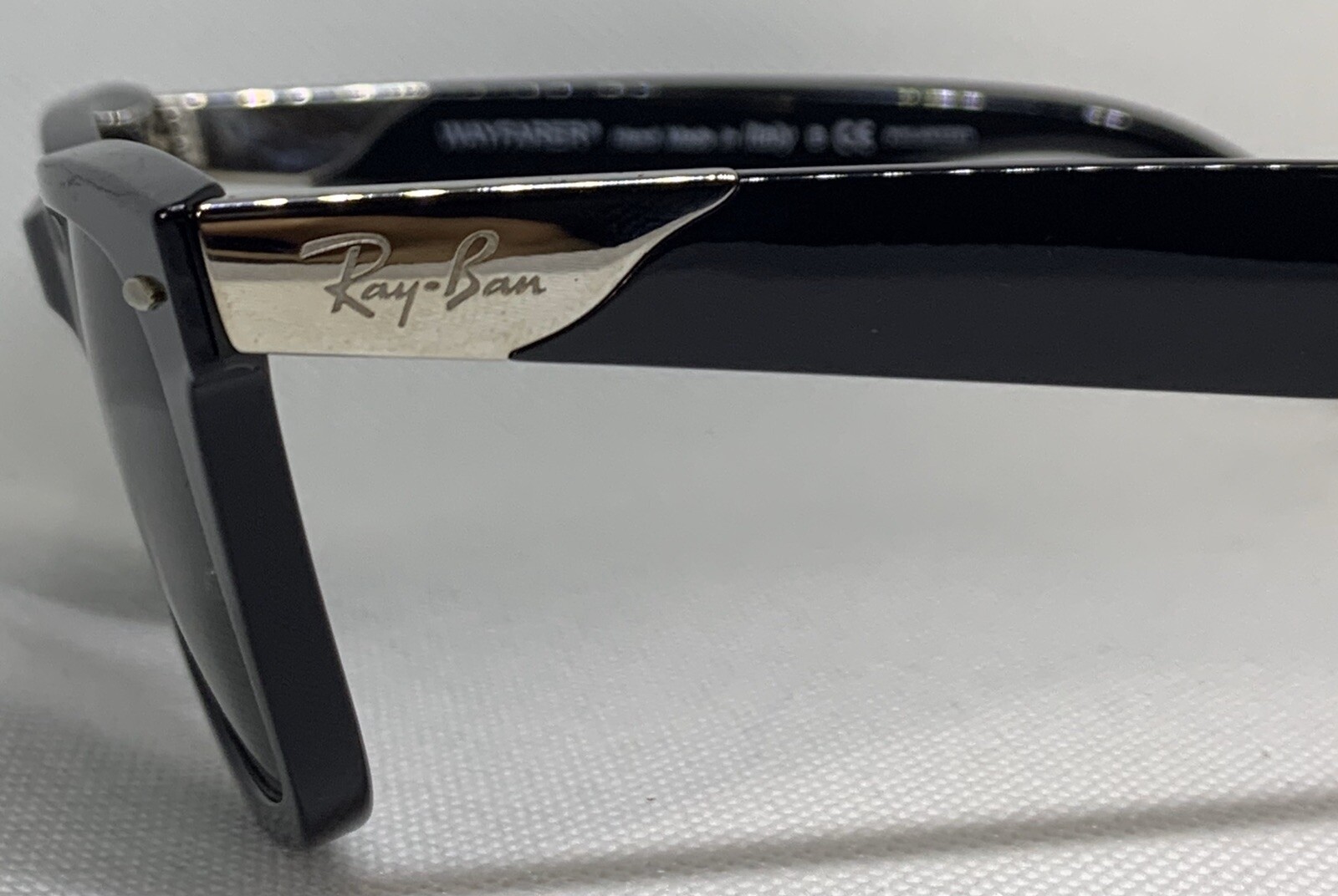MINT Ray-Ban 2157 Ultra Wayfarer Black 18K Gold Polarised 901/N5 ...