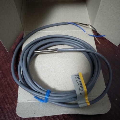 Omron E2E-CR8C1 NPN NO Inductive Proximity Sensor E2ECR8C1 Cable New In Box | eBay