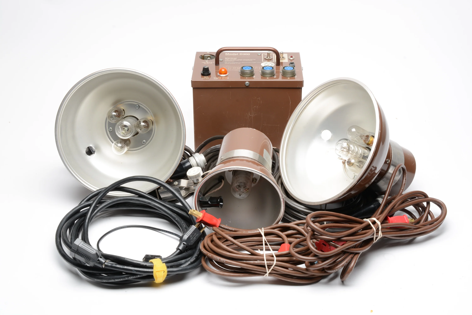 Speedotron D300 Brown Line lighting kit, 3 heads, power cord, Sync ext ...