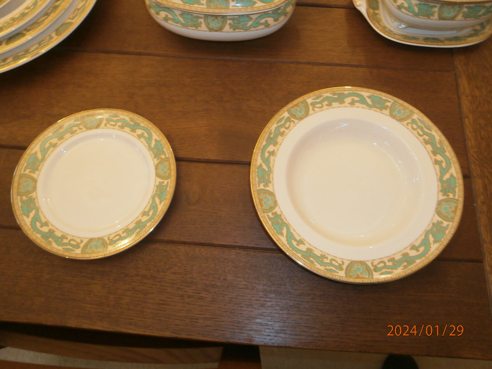 PORCELAIN "BOOTHS" GREEN DRAGON ON BEIGE SILICON CHINA DINNER SERVICE ...