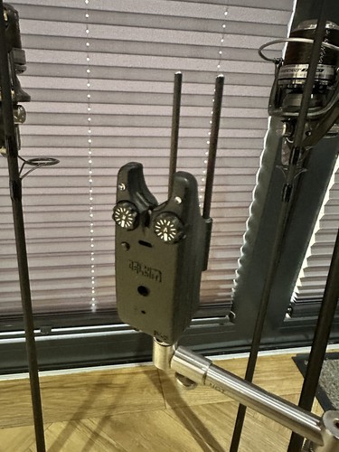 full carp fishing set up used (dawia windcast z5500 reels/delkim/sonik ...