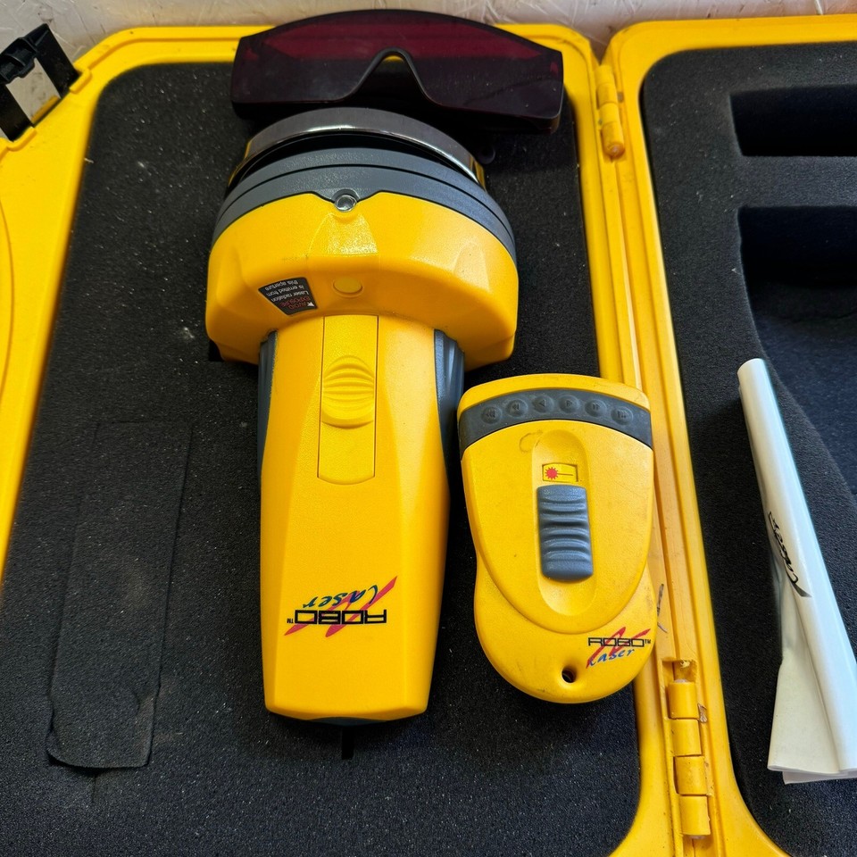 RoboToolz Robo Laser RB01001 Self Leveling Laser with Remote & Case ...