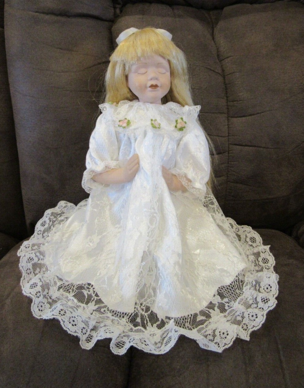 PORCELAIN 12" PRAYING DOLL, BLONDE HAIR, LONG WHITE LACY DRESS #904 | eBay