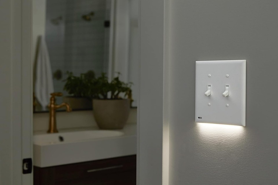 SnapPower SwitchLight - LED Night Lights Wall Plate with Built-in ...
