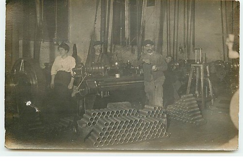 Carte-Photo - Fabrication d'obus dans un atelier - 20116 | eBay