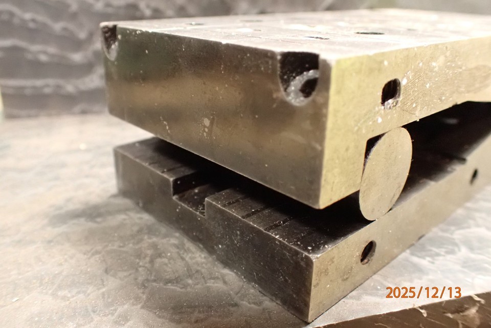 LOT LS182: OLDER MACHINIST ADJUSTABLE ANGLE SINE PLATE JIG FIXTURE ...