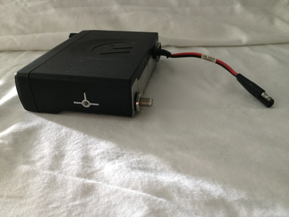 MOTOROLA CM300 UHF 438-470MHZ 40 WATT 32 CH ANALOG WITH NEW MOTOROLA ...