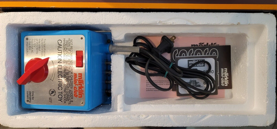 Z Marklin 8172 DB Starter set w/8864 loco, 2 Freight cars, track(tested ...