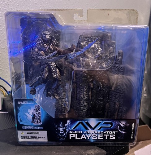 McFarlane ALIEN vs PREDATOR Playset Action Figure set AVP 2005 with ...