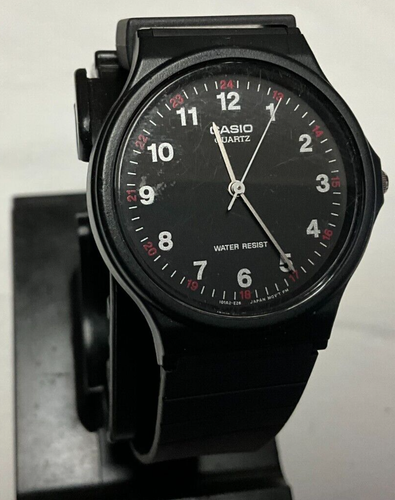 New old stock Casio mens watch, very cool simp0le model ready to wear ...