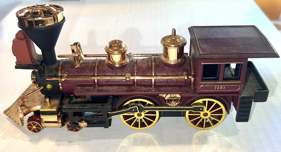 Older Vintage Model Train SS 7501 Steam Locomotive burgundy display ...