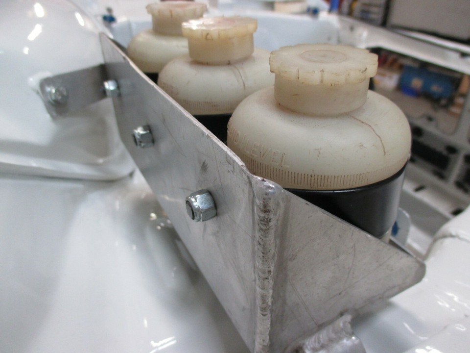 LOCKHEED TYPE,BRAKE RESERVOIR. WITH BRACKET, ESCORT MK1,MK2, HISTORIC ...