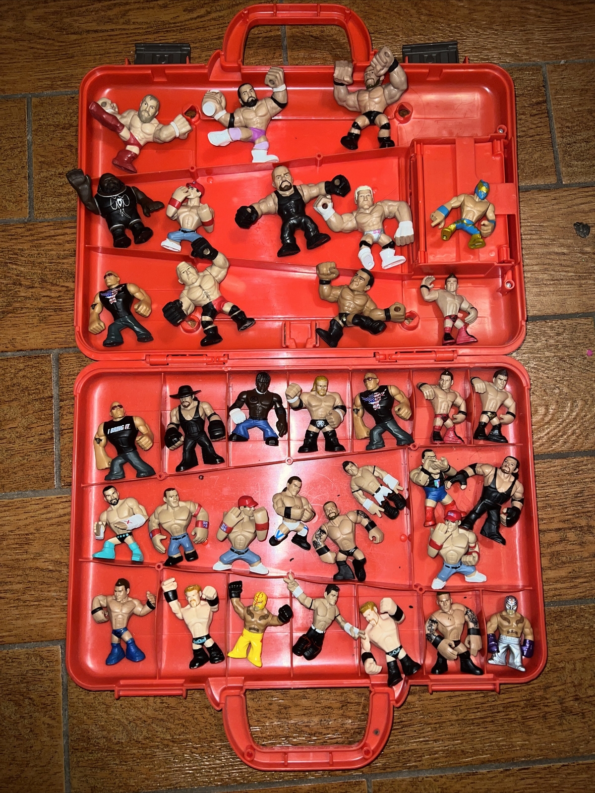 2011 WWE Wrestling Rumblers Money in the Bank Briefcase Ring w 35 Mini ...