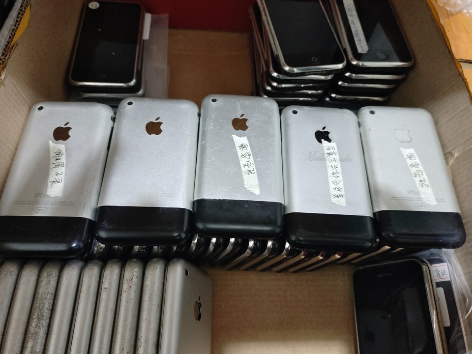 Apple iPhone(1st generation) iPhone 2G Apple's first generation ...